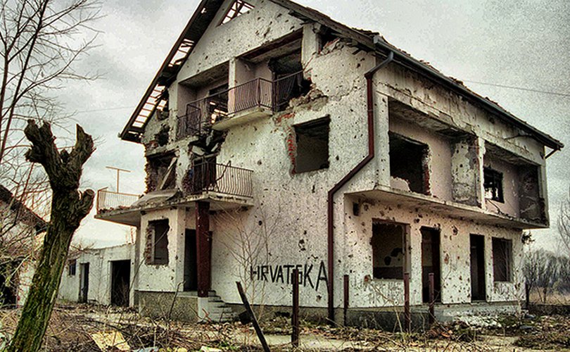 Pad Laslova:Kada su Arkanovci ušli u selo, sve su spalili, a starce ...