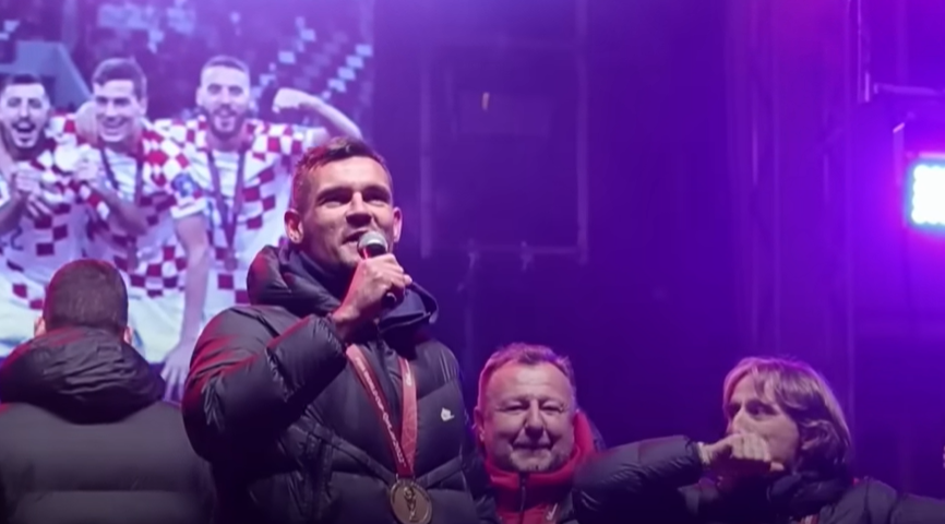 Jasno je da je voditeljica otela Lovrenu mikrofon iz ruku. No pitanje ...