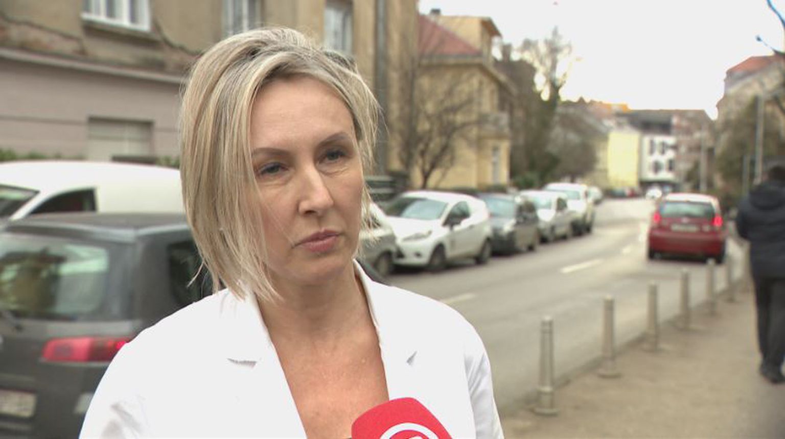 Ugledni kirurg i najdoktor: Ovo je doktorica koja svima želi tešku ...