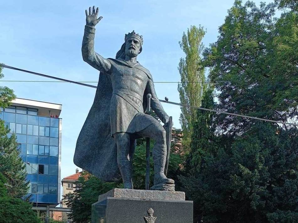 Od spomenika nastala debata u BiH: Čiji je Tvrtko Kotromanić kralj ...
