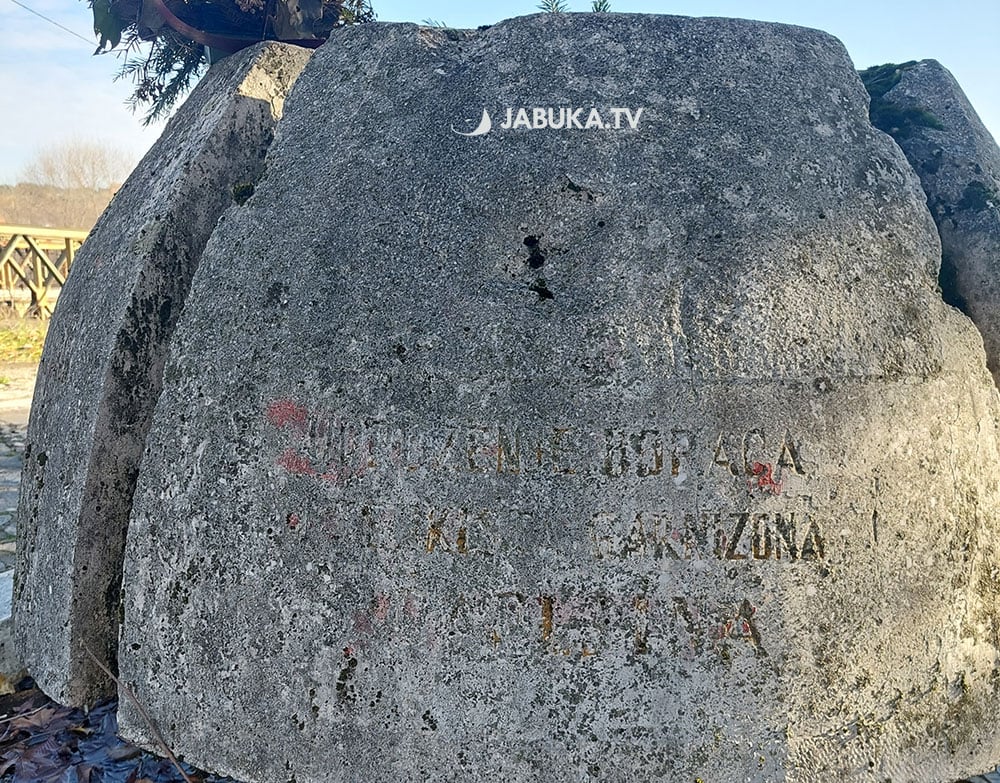 Spomenici partizanima i dalje stoje u Čapljini i Širokom Brijegu ...